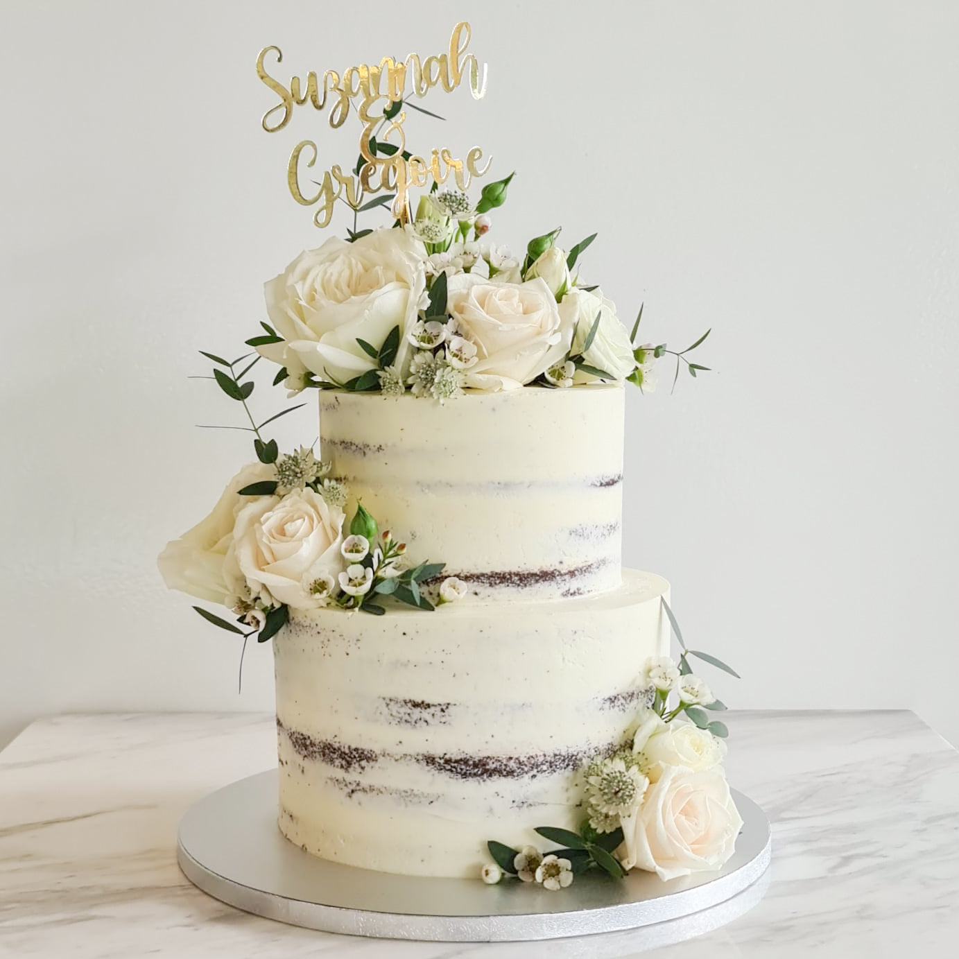 Rustic White Fresh Floral Cake – Bloomsbury Bakers